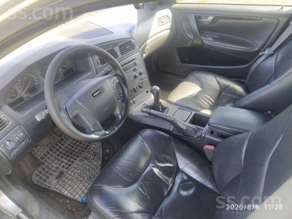 Grey Volvo V70 2000 in Valka, with an engine capacity of 2.50 L and mileage of 373 thousand km for 500 €, photo 5 on AUTOMOTO.COM.LV