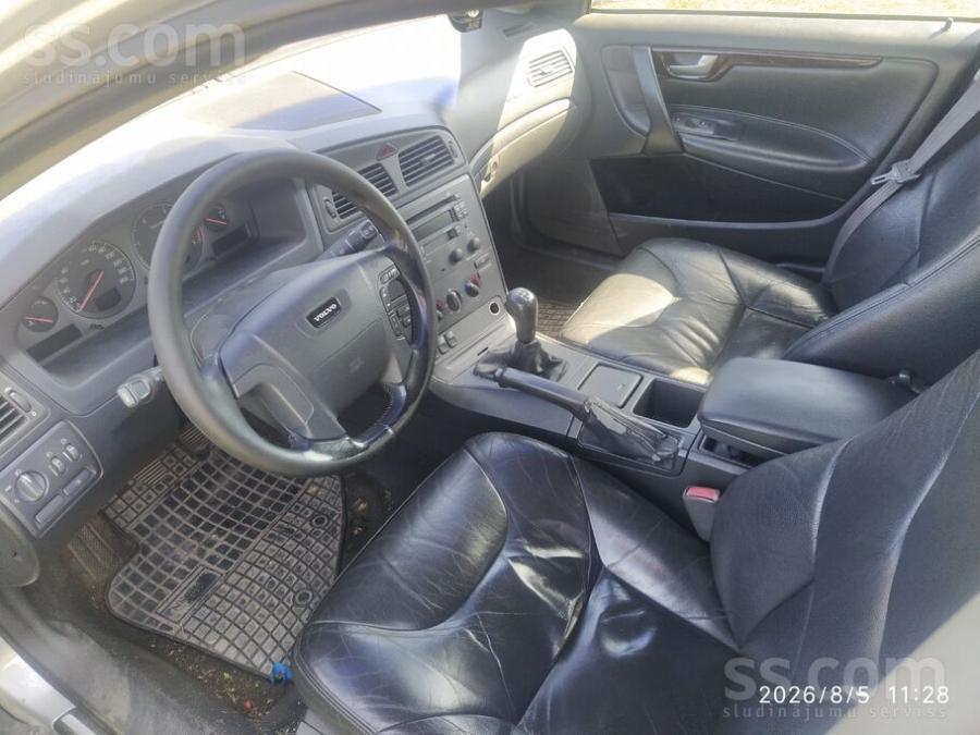 Pelēks Volvo V70 2000 Valka, ar dzinēja tilpumu 2.50 L un nobraukumu 373 tūkst. km par 500 €, foto 6 vietnē AUTOMOTO.COM.LV