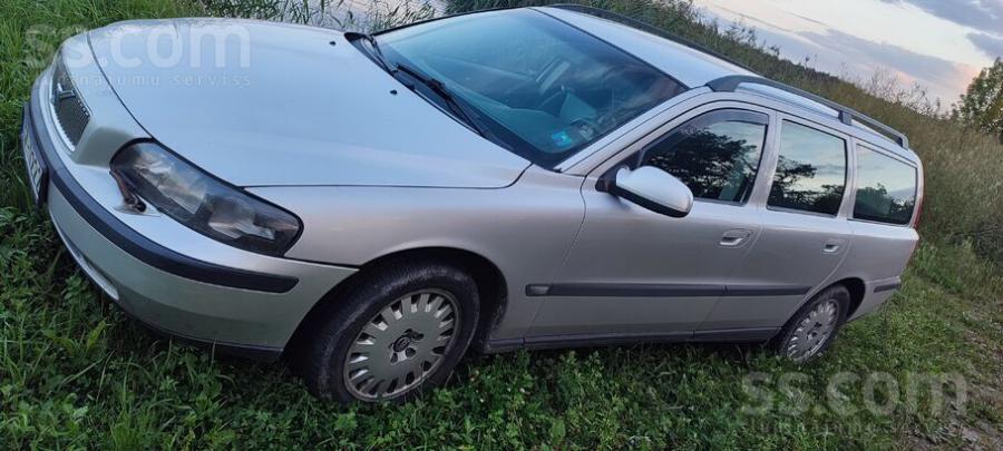 Grey Volvo V70 2000 in Riga, with an engine capacity of 2.40 L and mileage of 0 thousand km for 700 €, photo 4 on AUTOMOTO.COM.LV
