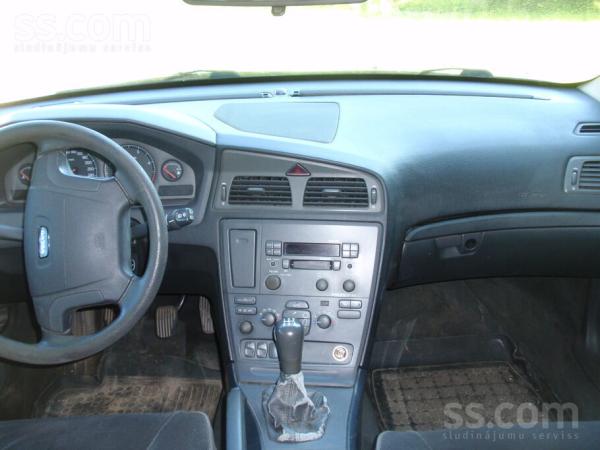 Серый Вольво В70 2000 в Кулдига, объемом двигателя 2.50 л и пробегом 298 тыс. км за 760 €, фото 3 на AUTOMOTO.COM.LV
