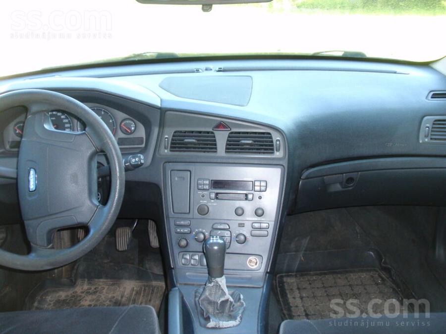 Grey Volvo V70 2000 in Kuldiga, with an engine capacity of 2.50 L and mileage of 298 thousand km for 760 €, photo 4 on AUTOMOTO.COM.LV