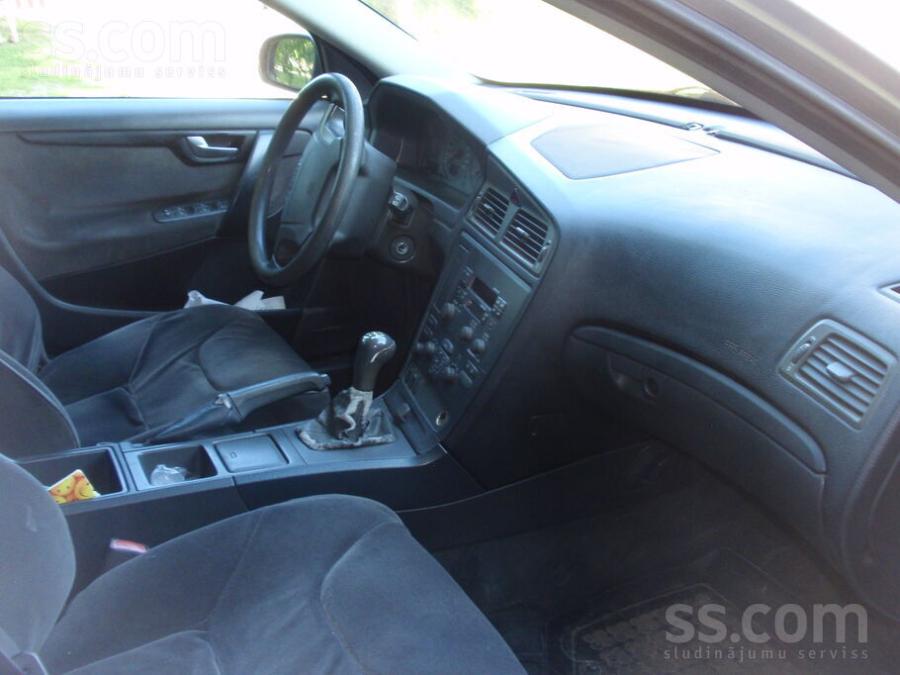 Grey Volvo V70 2000 in Kuldiga, with an engine capacity of 2.50 L and mileage of 298 thousand km for 760 €, photo 5 on AUTOMOTO.COM.LV