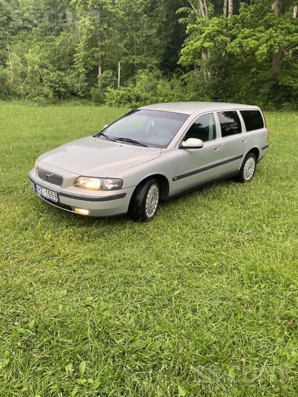 Grey Volvo V70 2000 in Jelgava, with an engine capacity of 2.50 L and mileage of 325 thousand km for 1300 €, photo 4 on AUTOMOTO.COM.LV