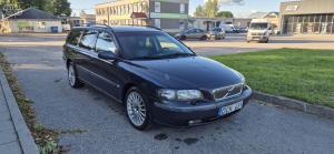 Pelēks Volvo V70 2000 Alīta, ar dzinēja tilpumu 2.50 L un nobraukumu 388 tūkst. km par 690 €, foto  vietnē AUTOMOTO.COM.LV