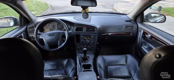 Grey Volvo V70 2000 in Alytus, with an engine capacity of 2.50 L and mileage of 388 thousand km for 690 €, photo 10 on AUTOMOTO.COM.LV