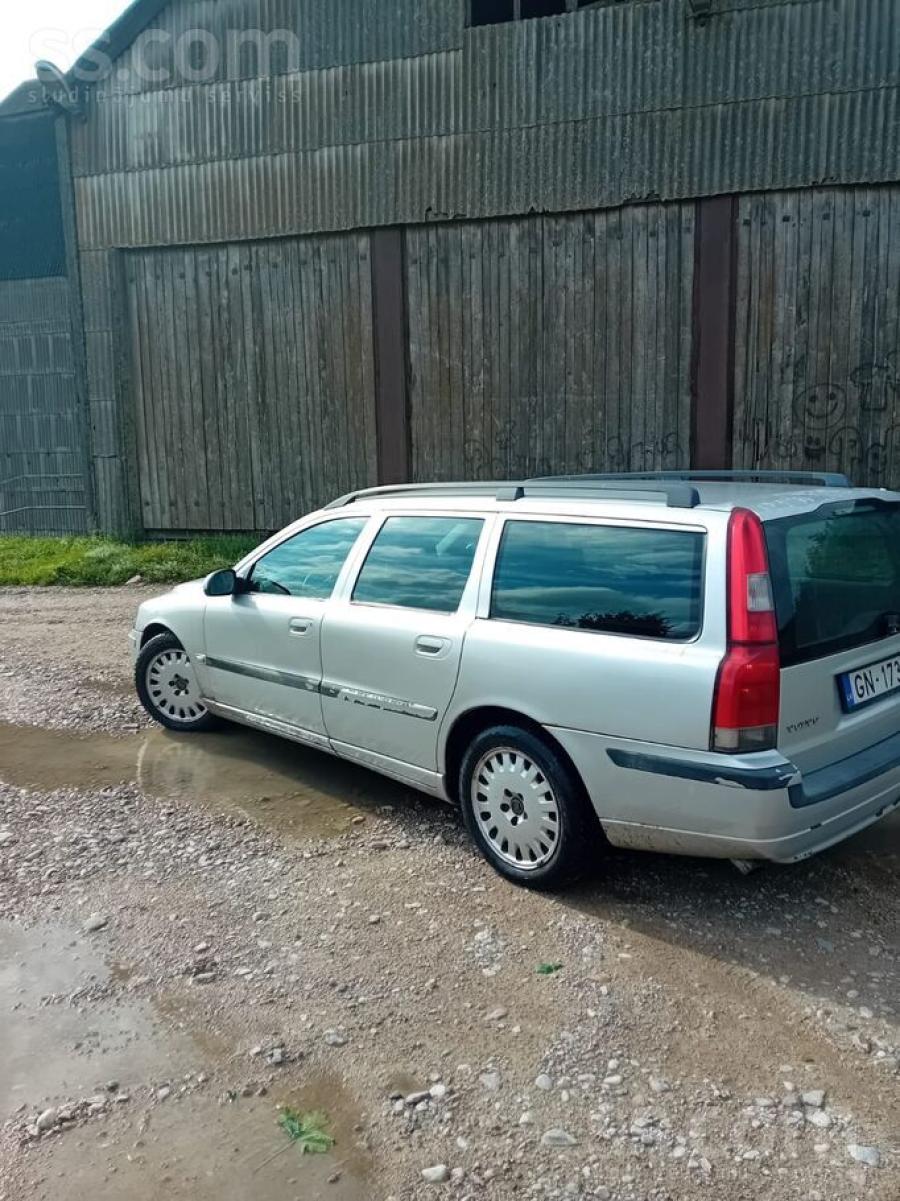 Pelēks Volvo V70 2000 Saldus, ar dzinēja tilpumu 2.50 L un nobraukumu 300 tūkst. km par 1350 €, foto 4 vietnē AUTOMOTO.COM.LV