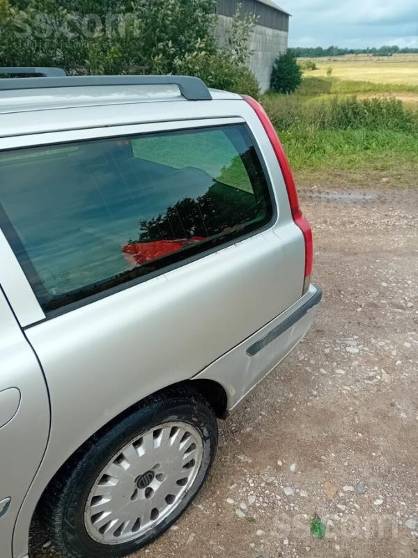 Grey Volvo V70 2000 in Saldus, with an engine capacity of 2.50 L and mileage of 300 thousand km for 1350 €, photo 8 on AUTOMOTO.COM.LV