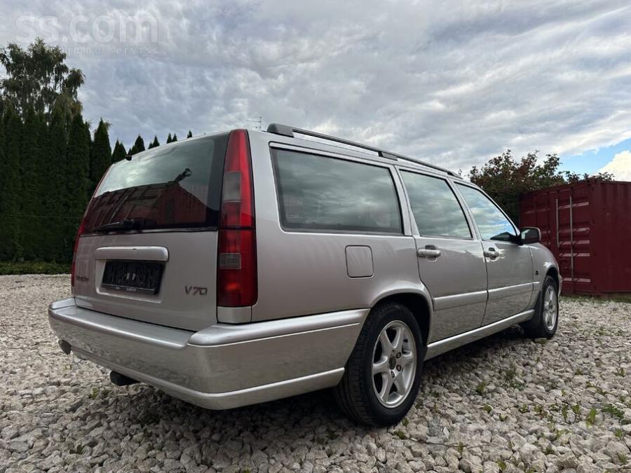 Pelēks Volvo V70 2000 Rīga, ar dzinēja tilpumu 2.50 L un nobraukumu 323 tūkst. km par 3300 €, foto 4 vietnē AUTOMOTO.COM.LV