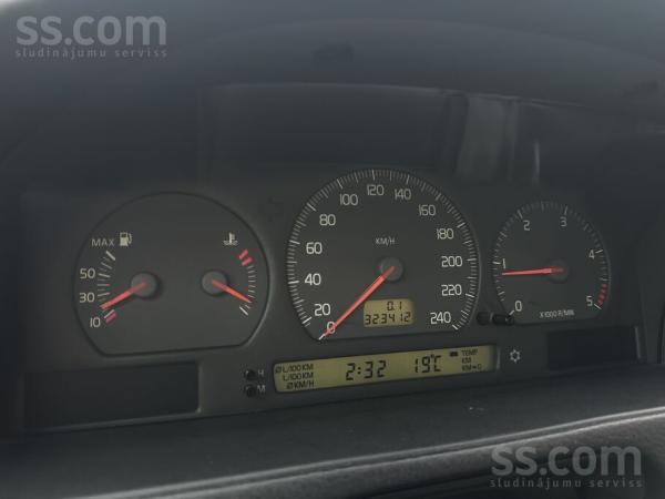 Серый Вольво В70 2000 в Рига, объемом двигателя 2.50 л и пробегом 323 тыс. км за 3300 €, фото 10 на AUTOMOTO.COM.LV
