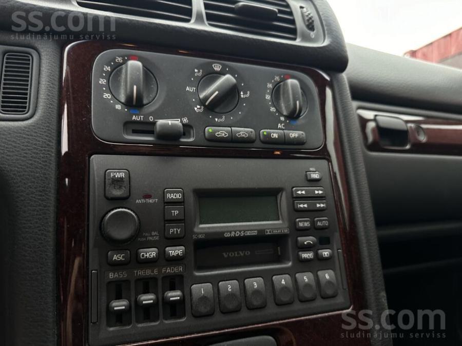 Pelēks Volvo V70 2000 Rīga, ar dzinēja tilpumu 2.50 L un nobraukumu 323 tūkst. km par 3300 €, foto 11 vietnē AUTOMOTO.COM.LV