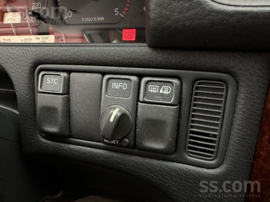 Pelēks Volvo V70 2000 Rīga, ar dzinēja tilpumu 2.50 L un nobraukumu 323 tūkst. km par 3300 €, foto 12 vietnē AUTOMOTO.COM.LV