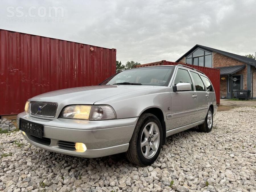 Pelēks Volvo V70 2000 Rīga, ar dzinēja tilpumu 2.50 L un nobraukumu 323 tūkst. km par 3300 €, foto 18 vietnē AUTOMOTO.COM.LV