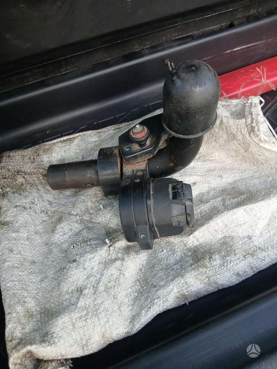 Grey Volvo V70 2000 in Panevezys, with an engine capacity of 2.46 L and mileage of 329 thousand km for 1350 €, photo 12 on AUTOMOTO.COM.LV
