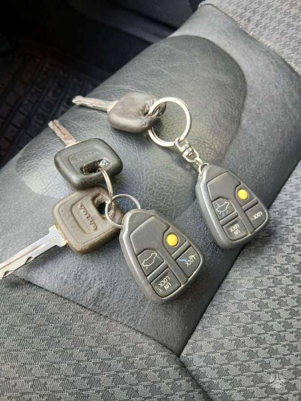 Вольво В70 2000 в Паневежис на AUTOMOTO.COM.LV Серый Вольво В70 2000 в Паневежис, объемом двигателя 2.46 л и пробегом 329 тыс. км за 1350 €, фото 10 на AUTOMOTO.COM.LV