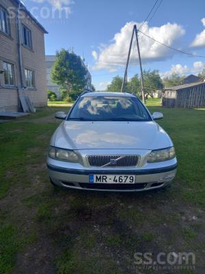 Pelēks Volvo V70 2000 Ludza, ar dzinēja tilpumu 2.50 L un nobraukumu 430 tūkst. km par 1000 €, foto  vietnē AUTOMOTO.COM.LV