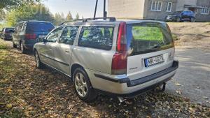 Pelēks Volvo V70 2000 Daugavpils, ar dzinēja tilpumu 2.50 L un nobraukumu 423 tūkst. km par 1300 €, foto  vietnē AUTOMOTO.COM.LV