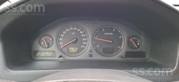 Вольво В70 2000 в Даугавпилс на AUTOMOTO.COM.LV Серый Вольво В70 2000 в Даугавпилс, объемом двигателя 2.50 л и пробегом 423 тыс. км за 1300 €, фото 8 на AUTOMOTO.COM.LV