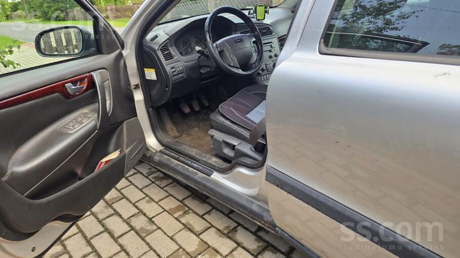 Pelēks Volvo V70 2000 Rīga, ar dzinēja tilpumu 2.50 L un nobraukumu 276 tūkst. km par 1600 €, foto 10 vietnē AUTOMOTO.COM.LV