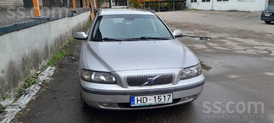 Серый Вольво В70 2000 в Рига, объемом двигателя 2.40 л и пробегом 223 тыс. км за 450 €, фото 1 на AUTOMOTO.COM.LV