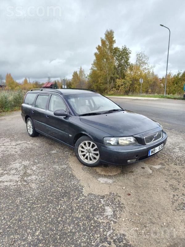 Volvo V70 2000 Ludza vietnē Pelēks Volvo V70 2000 Ludza, ar dzinēja tilpumu 2.50 L un nobraukumu 391 tūkst. km par 1300 €, foto 1 vietnē AUTOMOTO.COM.LV