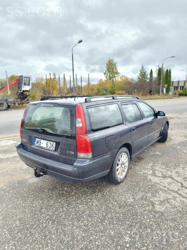 Volvo V70 2000 Ludza vietnē Pelēks Volvo V70 2000 Ludza, ar dzinēja tilpumu 2.50 L un nobraukumu 391 tūkst. km par 1300 €, foto 5 vietnē AUTOMOTO.COM.LV