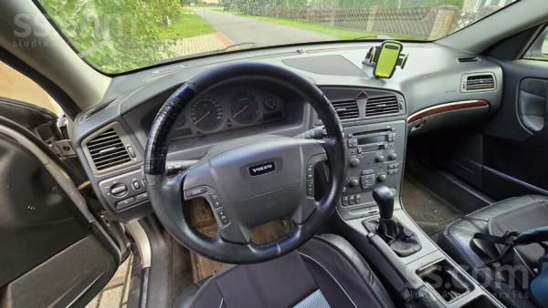 Pelēks Volvo V70 2000 Rīga, ar dzinēja tilpumu 2.50 L un nobraukumu 276 tūkst. km par 1200 €, foto 5 vietnē AUTOMOTO.COM.LV