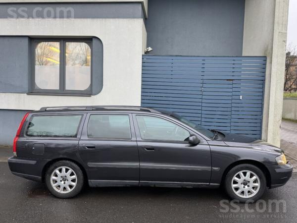 Grey Volvo V70 2001 in Riga, with an engine capacity of 2.40 L and mileage of 309 thousand km for 1750 €, photo 2 on AUTOMOTO.COM.LV