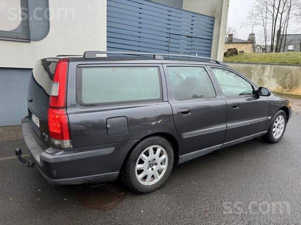 Grey Volvo V70 2001 in Riga, with an engine capacity of 2.40 L and mileage of 309 thousand km for 1750 €, photo 3 on AUTOMOTO.COM.LV