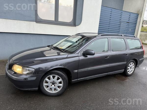 Grey Volvo V70 2001 in Riga, with an engine capacity of 2.40 L and mileage of 309 thousand km for 1750 €, photo 5 on AUTOMOTO.COM.LV