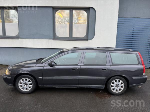 Grey Volvo V70 2001 in Riga, with an engine capacity of 2.40 L and mileage of 309 thousand km for 1750 €, photo 7 on AUTOMOTO.COM.LV