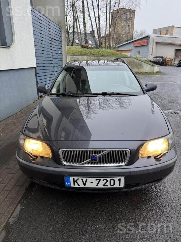 Grey Volvo V70 2001 in Riga, with an engine capacity of 2.40 L and mileage of 309 thousand km for 1750 €, photo 8 on AUTOMOTO.COM.LV