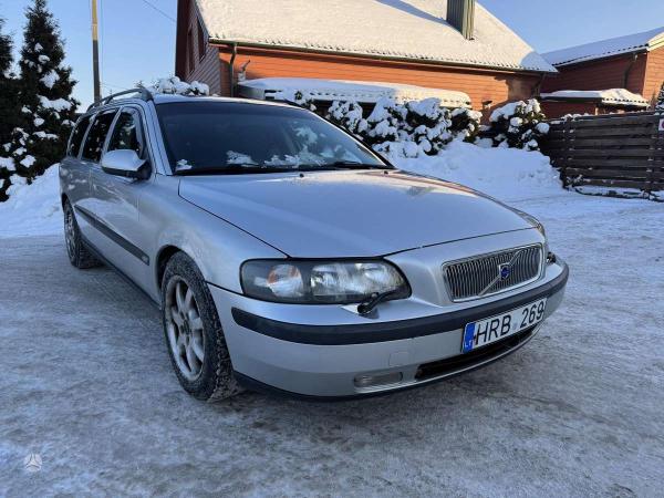 Grey Volvo V70 2001 in Kretinga, with an engine capacity of 2.46 L and mileage of 370 thousand km for 795 €, photo 2 on AUTOMOTO.COM.LV