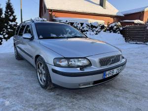 Pelēks Volvo V70 2001 Kretinga, ar dzinēja tilpumu 2.46 L un nobraukumu 370 tūkst. km par 795 €, foto 2 vietnē AUTOMOTO.COM.LV