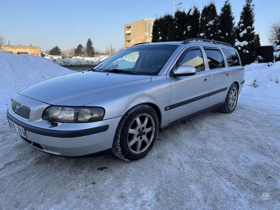 Pelēks Volvo V70 2001 Kretinga, ar dzinēja tilpumu 2.46 L un nobraukumu 370 tūkst. km par 795 €, foto 5 vietnē AUTOMOTO.COM.LV