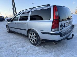 Pelēks Volvo V70 2001 Kretinga, ar dzinēja tilpumu 2.46 L un nobraukumu 370 tūkst. km par 795 €, foto 6 vietnē AUTOMOTO.COM.LV