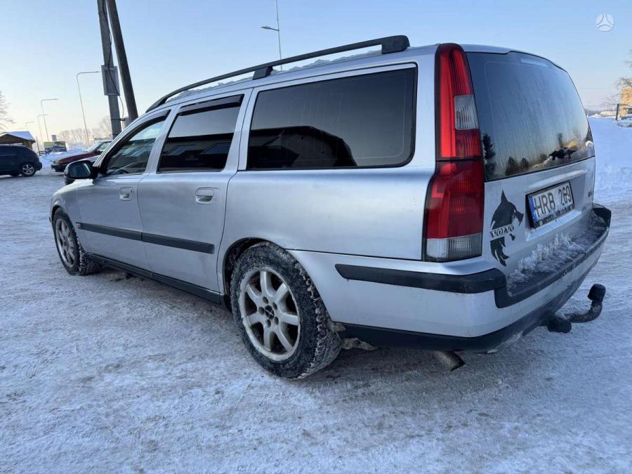 Pelēks Volvo V70 2001 Kretinga, ar dzinēja tilpumu 2.46 L un nobraukumu 370 tūkst. km par 795 €, foto 6 vietnē AUTOMOTO.COM.LV