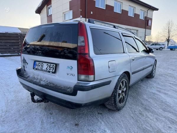 Grey Volvo V70 2001 in Kretinga, with an engine capacity of 2.46 L and mileage of 370 thousand km for 795 €, photo 9 on AUTOMOTO.COM.LV