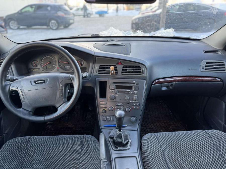 Pelēks Volvo V70 2001 Kretinga, ar dzinēja tilpumu 2.46 L un nobraukumu 370 tūkst. km par 795 €, foto 13 vietnē AUTOMOTO.COM.LV