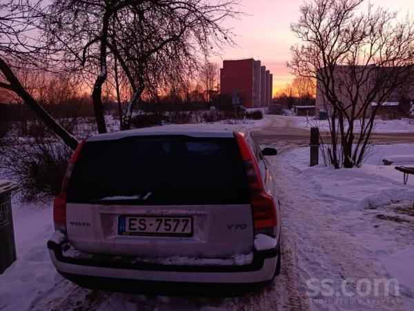 Grey Volvo V70 2001 in Riga, with an engine capacity of 2.40 L and mileage of 310 thousand km for 1200 €, photo 3 on AUTOMOTO.COM.LV