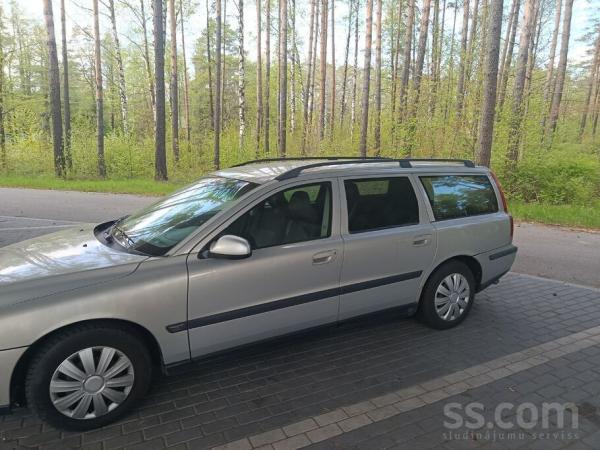 Grey Volvo V70 2001 in Jurmala, with an engine capacity of 2.50 L and mileage of 492 thousand km for 500 €, photo 1 on AUTOMOTO.COM.LV