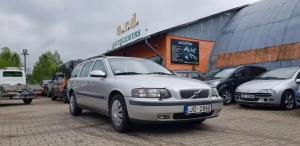 Grey Volvo V70 2001 in Valmiera, with an engine capacity of 2.40 L and mileage of 404 thousand km for 1550 €, photo  on AUTOMOTO.COM.LV