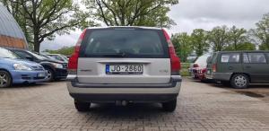 Pelēks Volvo V70 2001 Valmiera, ar dzinēja tilpumu 2.40 L un nobraukumu 404 tūkst. km par 1550 €, foto 5 vietnē AUTOMOTO.COM.LV