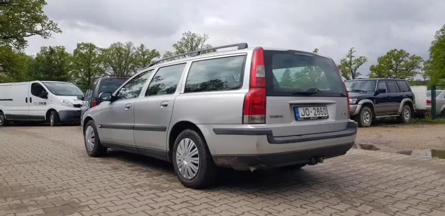 Pelēks Volvo V70 2001 Valmiera, ar dzinēja tilpumu 2.40 L un nobraukumu 404 tūkst. km par 1550 €, foto 6 vietnē AUTOMOTO.COM.LV