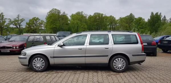 Pelēks Volvo V70 2001 Valmiera, ar dzinēja tilpumu 2.40 L un nobraukumu 404 tūkst. km par 1550 €, foto 6 vietnē AUTOMOTO.COM.LV