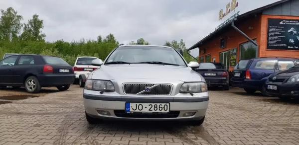 Pelēks Volvo V70 2001 Valmiera, ar dzinēja tilpumu 2.40 L un nobraukumu 404 tūkst. km par 1550 €, foto 8 vietnē AUTOMOTO.COM.LV