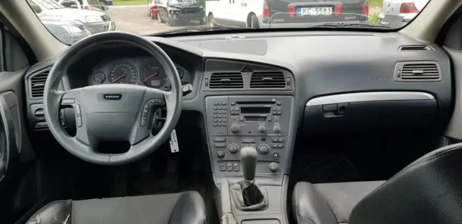 Pelēks Volvo V70 2001 Valmiera, ar dzinēja tilpumu 2.40 L un nobraukumu 404 tūkst. km par 1550 €, foto 10 vietnē AUTOMOTO.COM.LV