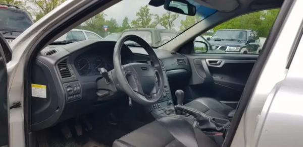Pelēks Volvo V70 2001 Valmiera, ar dzinēja tilpumu 2.40 L un nobraukumu 404 tūkst. km par 1550 €, foto 10 vietnē AUTOMOTO.COM.LV