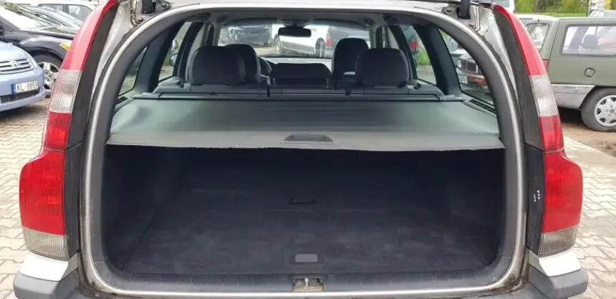 Pelēks Volvo V70 2001 Valmiera, ar dzinēja tilpumu 2.40 L un nobraukumu 404 tūkst. km par 1550 €, foto 13 vietnē AUTOMOTO.COM.LV
