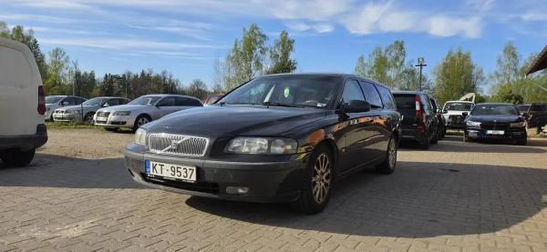 Pelēks Volvo V70 2001 Valmiera, ar dzinēja tilpumu 2.40 L un nobraukumu 386 tūkst. km par 1250 €, foto 6 vietnē AUTOMOTO.COM.LV
