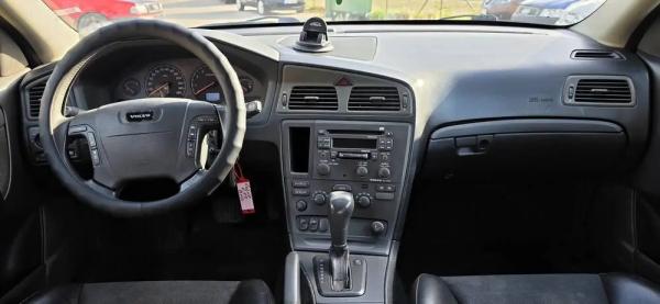 Pelēks Volvo V70 2001 Valmiera, ar dzinēja tilpumu 2.40 L un nobraukumu 386 tūkst. km par 1250 €, foto 7 vietnē AUTOMOTO.COM.LV